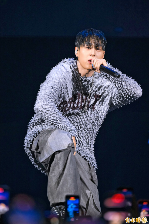 pH-1开场飙夯曲 火力十足粉丝嗨翻_国华娱乐网